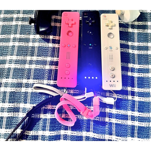 Nintendo | Video Games & Consoles | Nintendo Wii With 3 Remotes Black ...